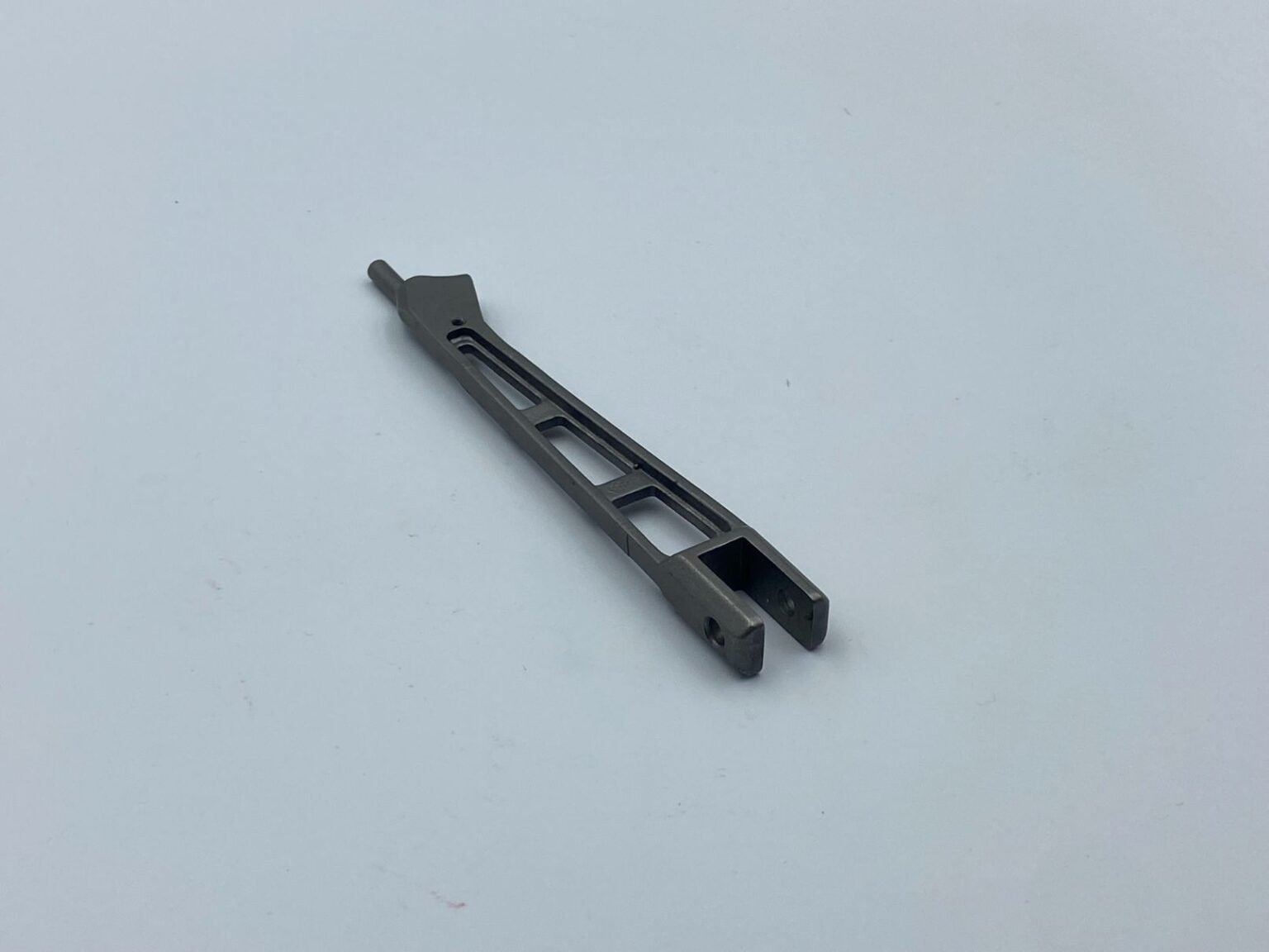 Brazo de Pie Máquina de Coser Overlock - Maquinas Orientales