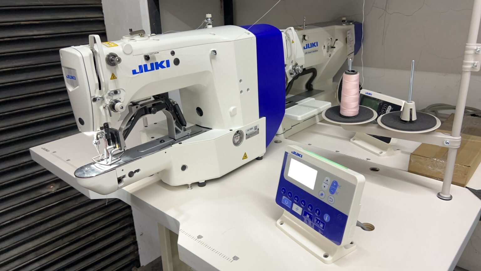 Máquina Presilladora Electrónica Juki LK - Maquinas Orientales